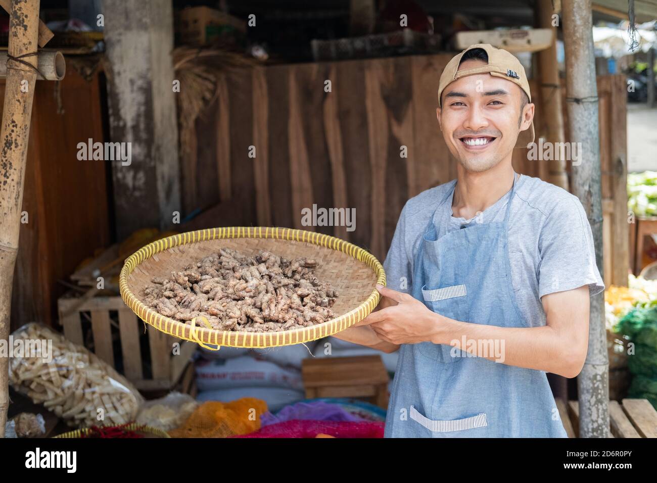 Asian grocer hi-res stock photography and images - Alamy