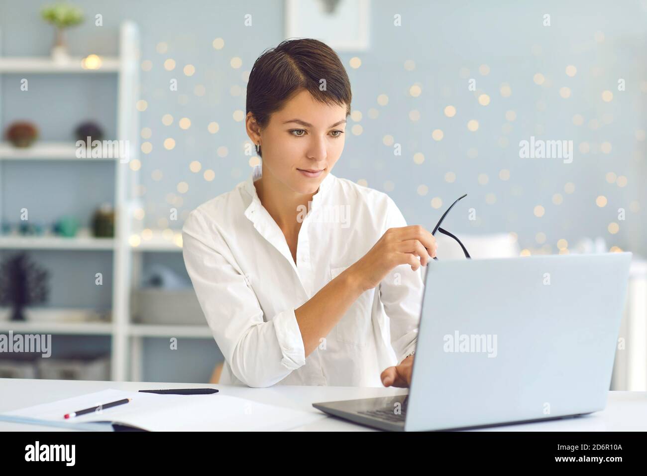 Business emails hi-res stock photography and images - Alamy