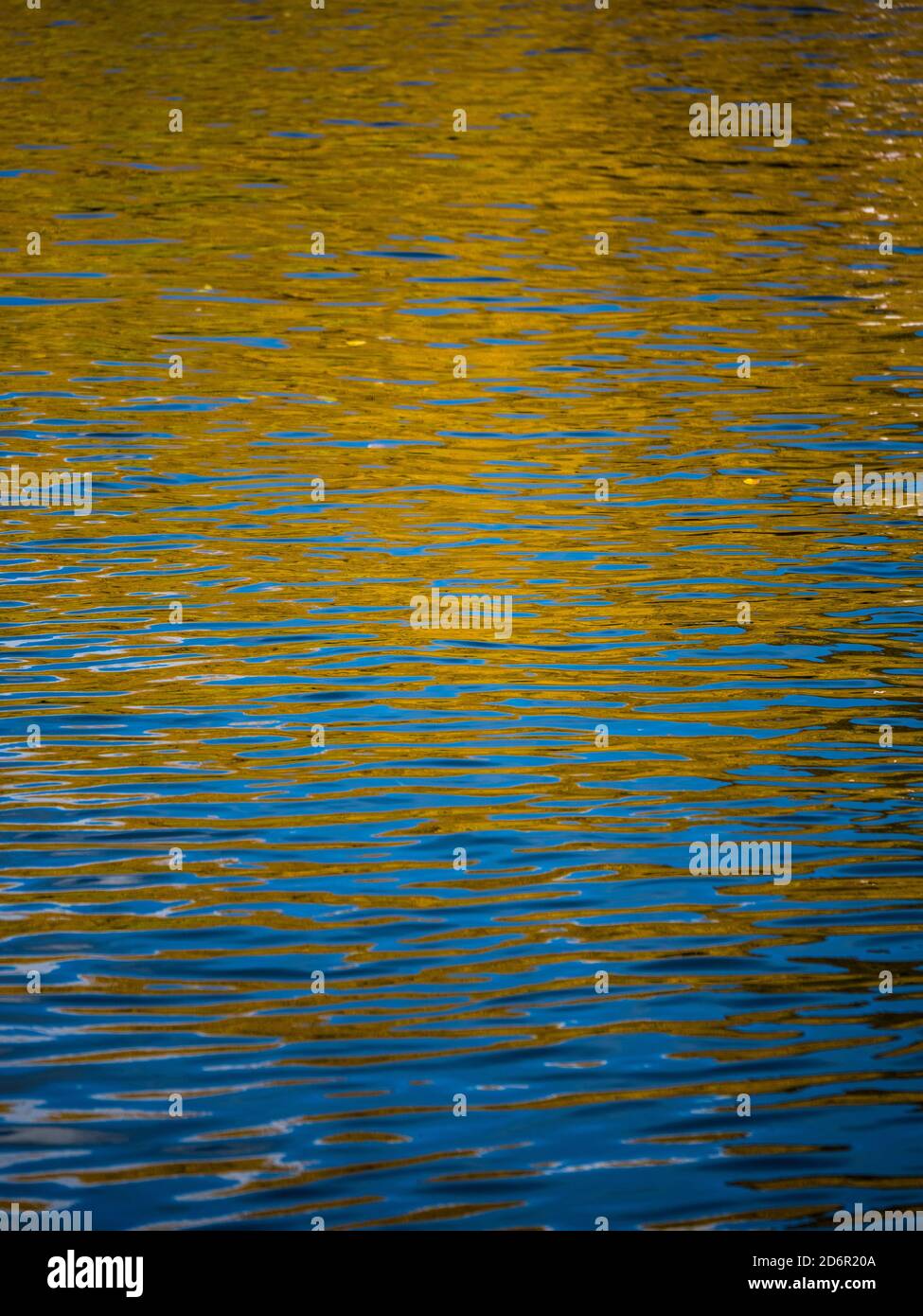 Pattern, Abstract of Waves, River Thames, Caversham, Reading, Berkshire ...