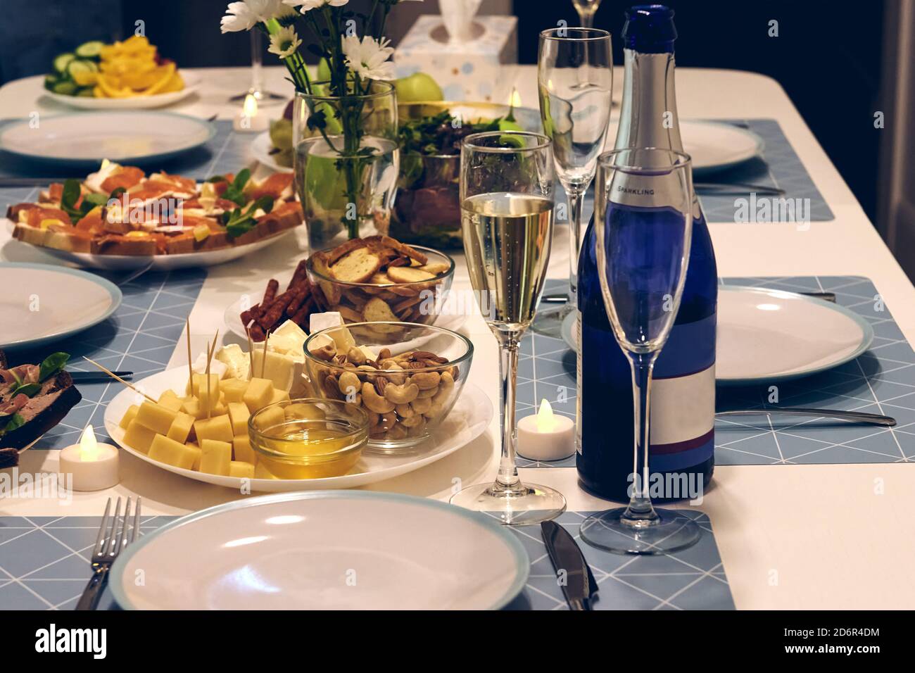 Birthday party setting hi-res stock photography and images - Alamy