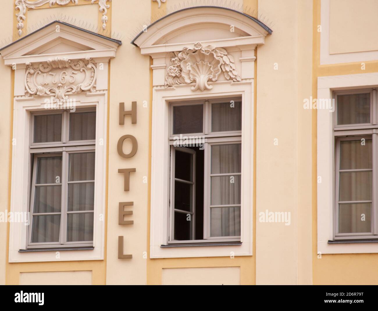 Generic hotel sign hi-res stock photography and images - Alamy