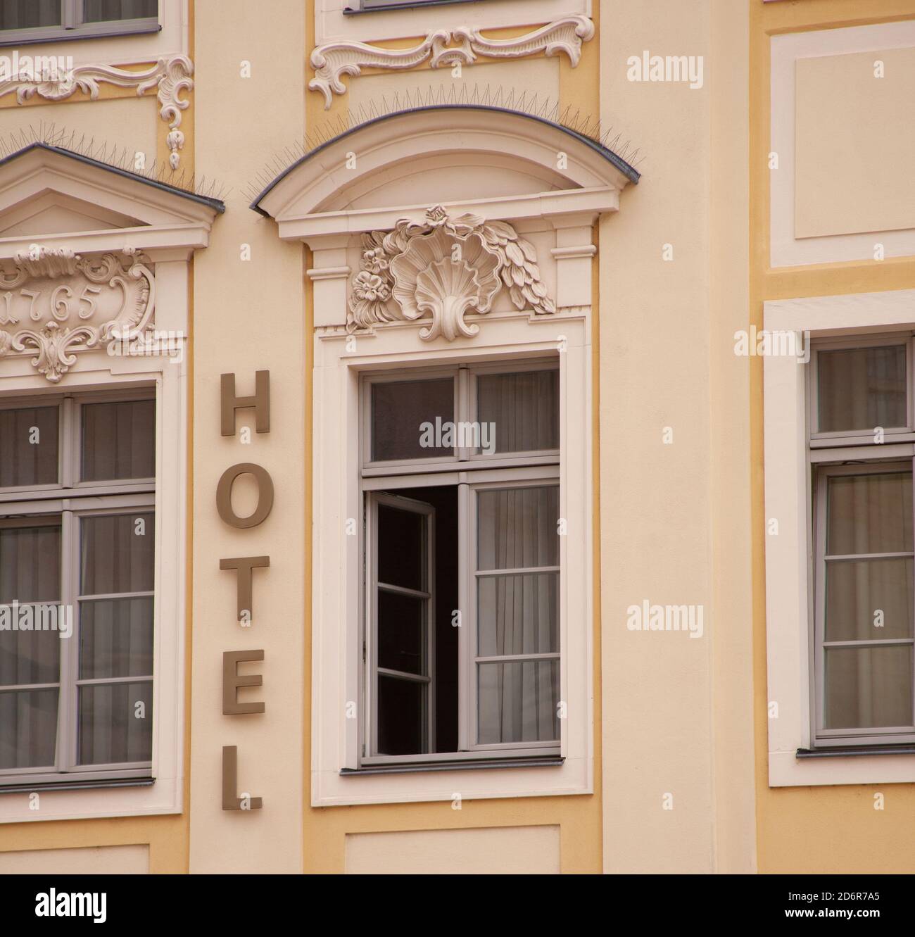 Generic hotel sign hi-res stock photography and images - Alamy