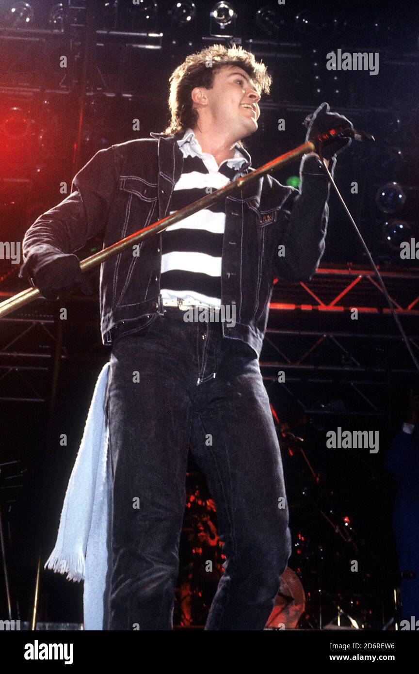Paul Young & The Royal Family live at Wembley Arena. London, 12.12.1984 ...