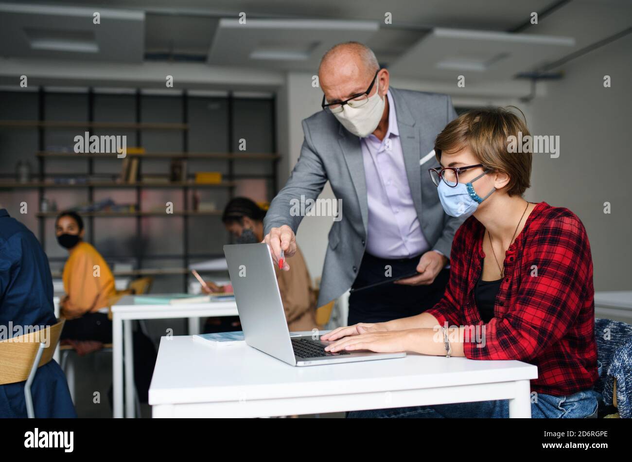 Group university students sitting desks hi-res stock photography and ...