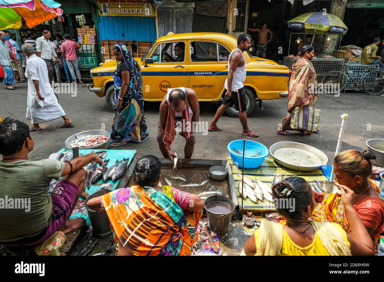 Kolkata fish market hi-res stock photography and images - Alamy