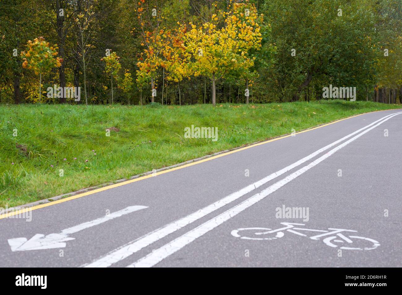 Bike lane marker hi-res stock photography and images - Alamy