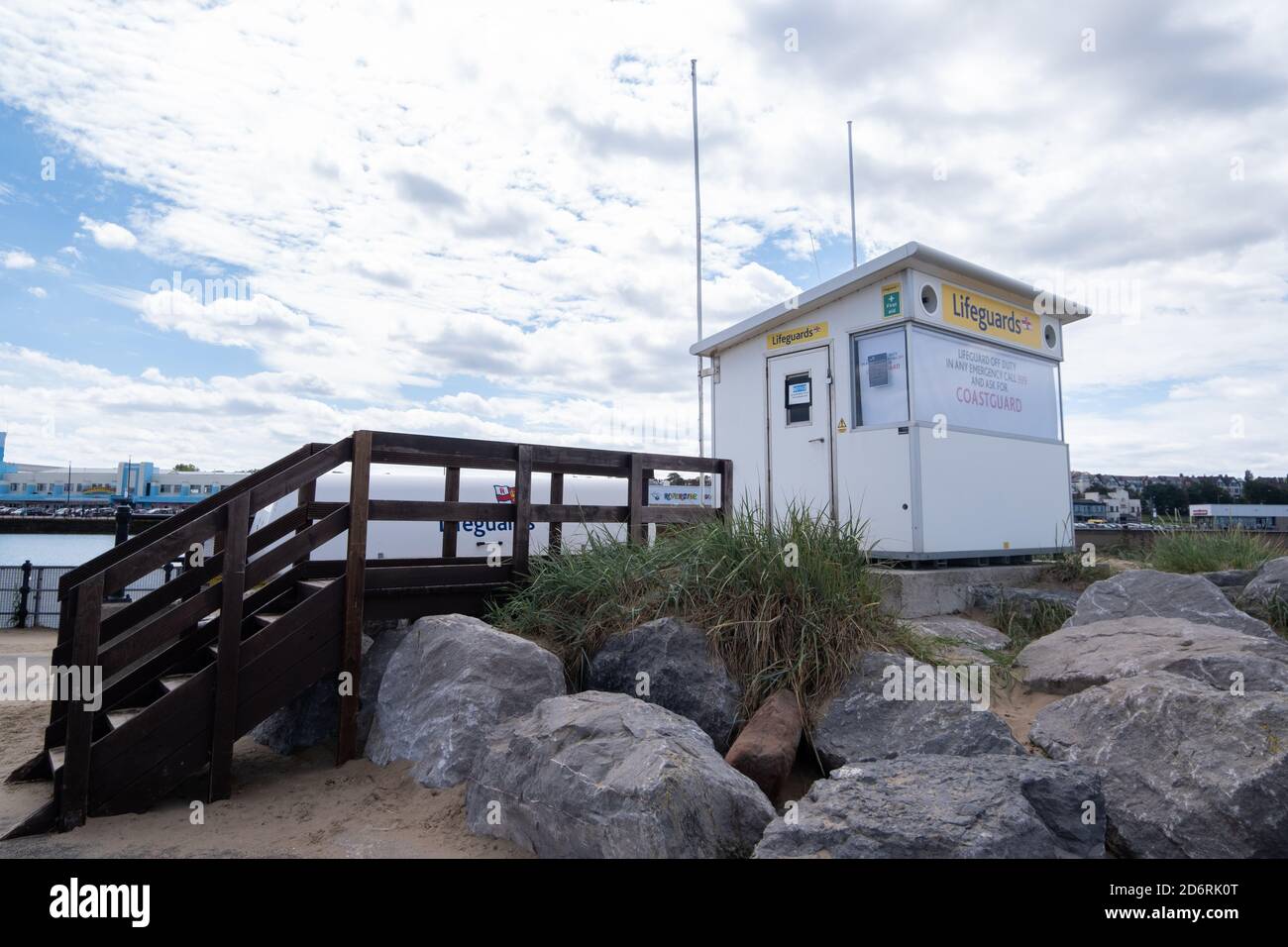 Lifeguard observation hut hi-res stock photography and images - Alamy