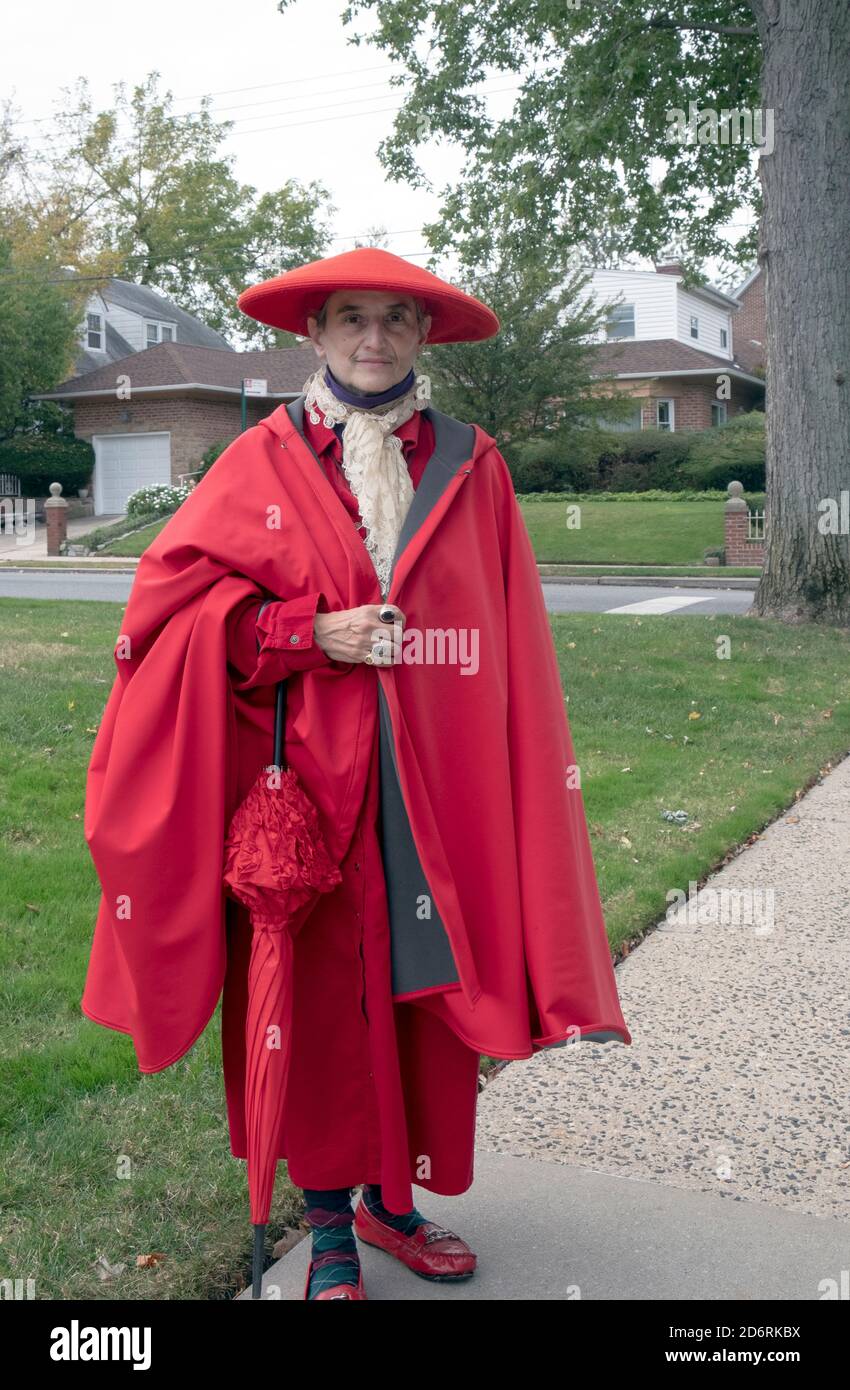 Red chinese woman hat hi-res stock photography and images - Alamy