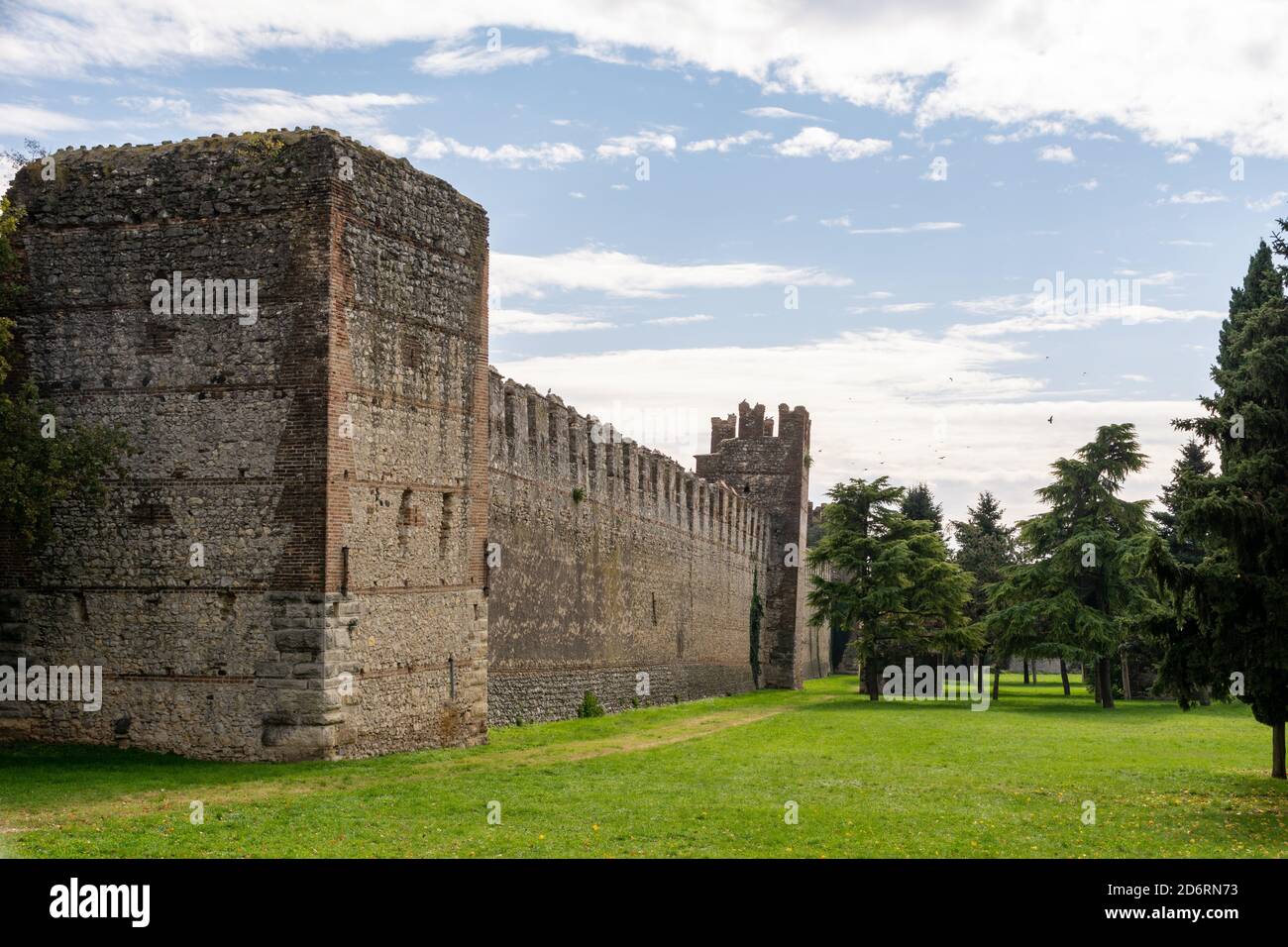 Verona city walls hi-res stock photography and images - Alamy