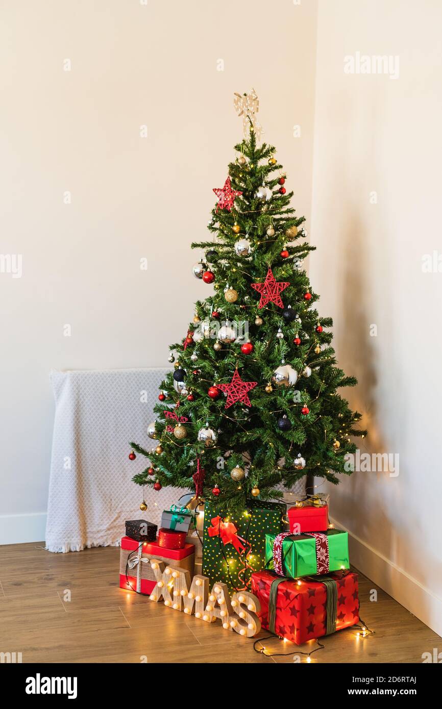 Corner garland hi-res stock photography and images - Alamy