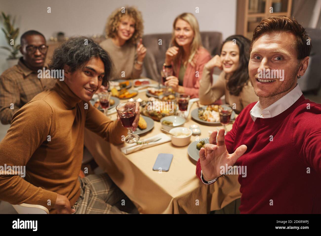 Family dinner restaurant hi-res stock photography and images - Alamy