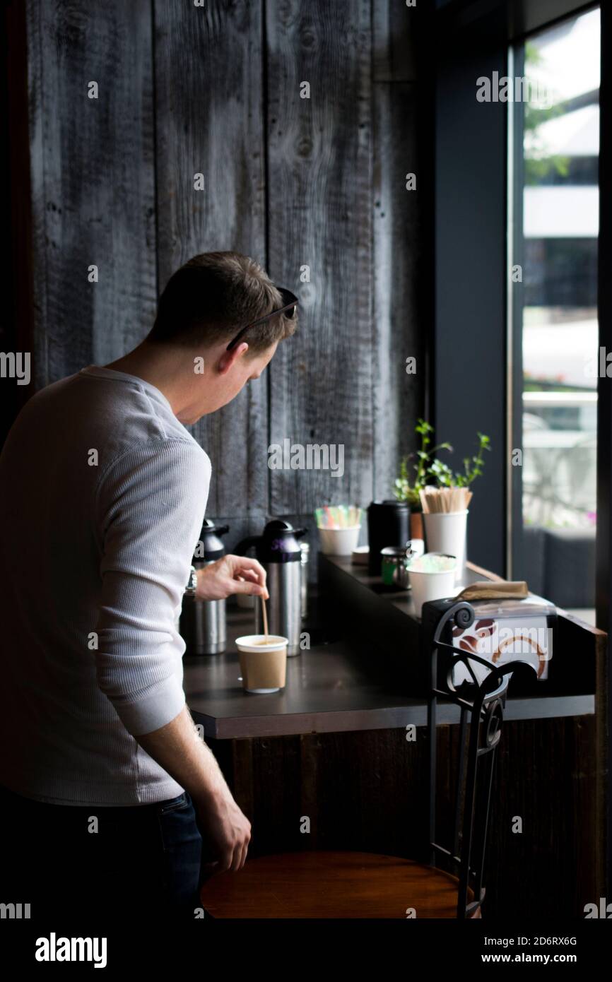 Coffee shop man hi-res stock photography and images - Alamy