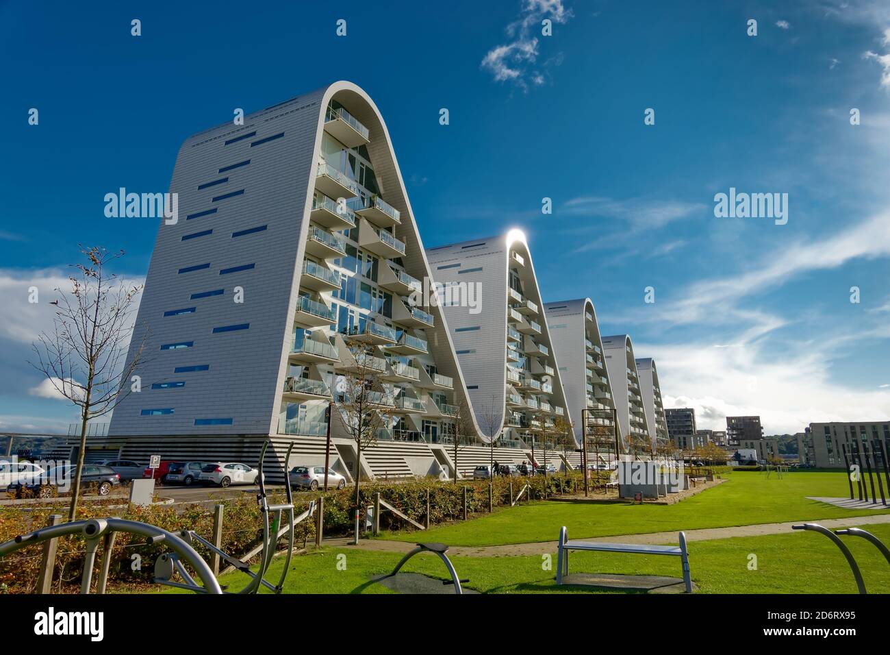 The wave boelgen iconic modern apartments in Vejle, Denmark Stock Photo ...