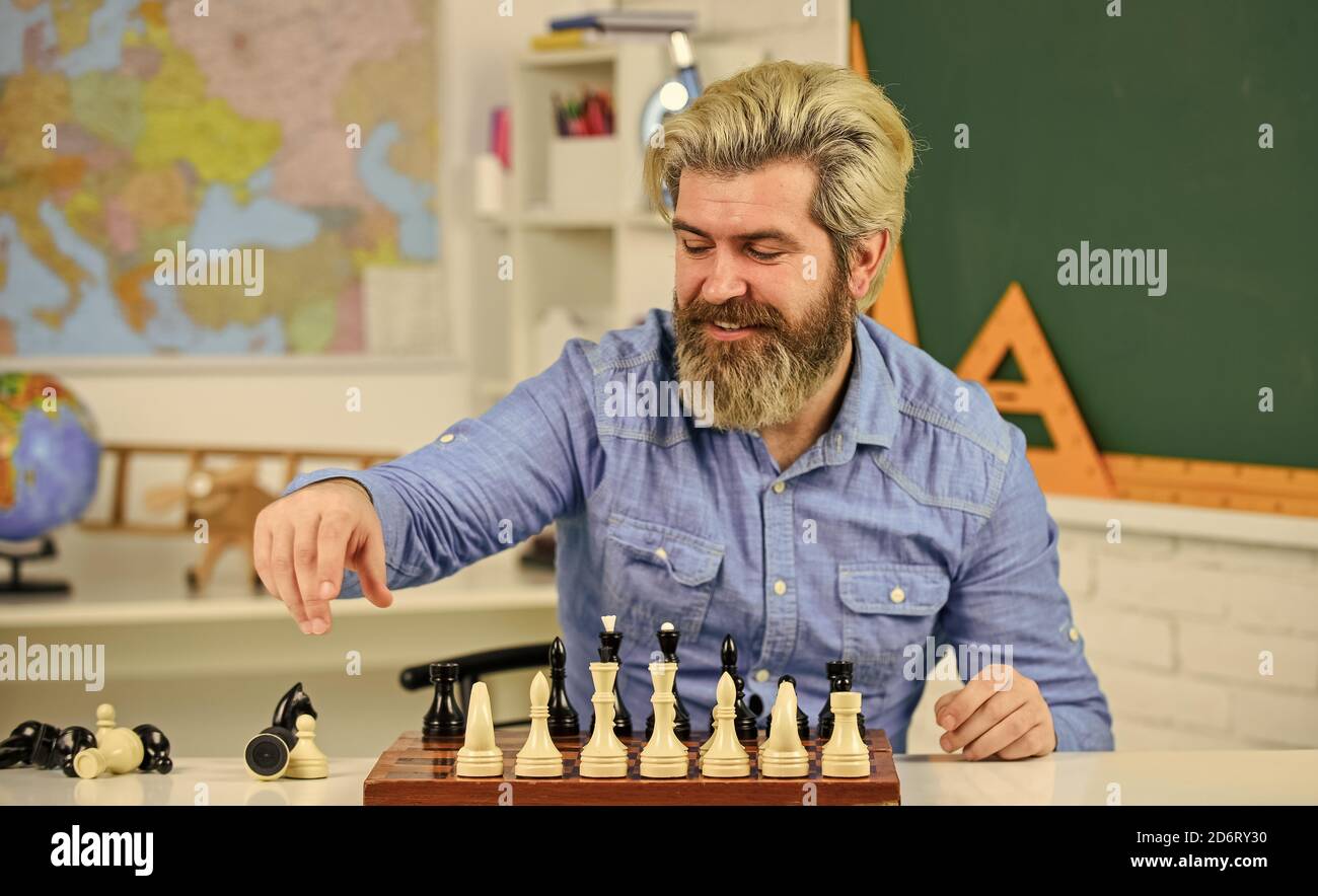 Do your own thinking independently. Chess lesson. Strategy concept ...