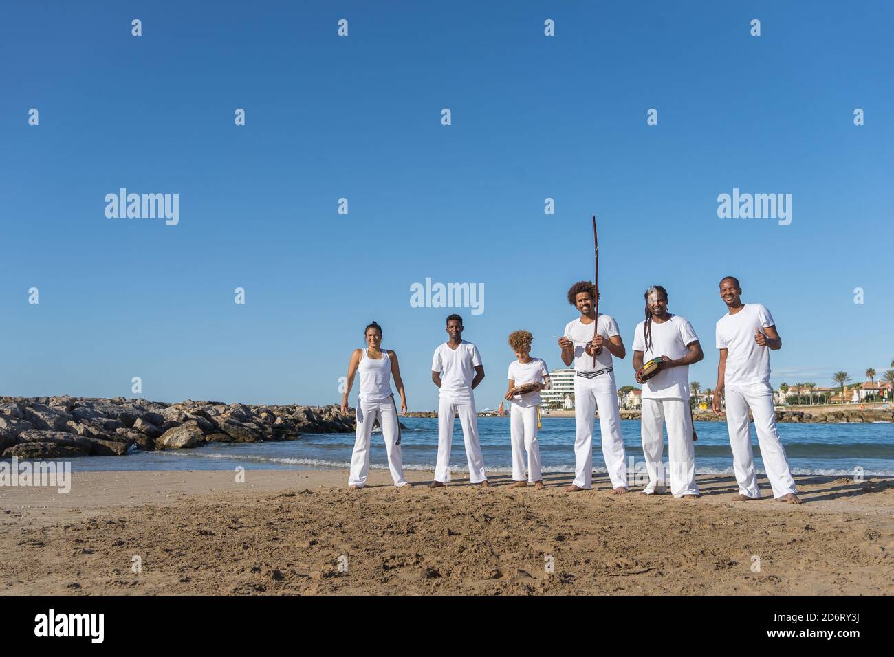 African musical bow hi-res stock photography and images - Alamy