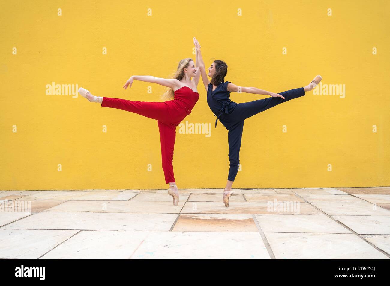 Women full length side movement hi-res stock photography and images - Alamy