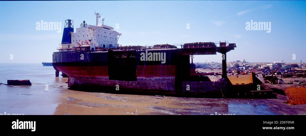 Salvage ships hi-res stock photography and images - Alamy