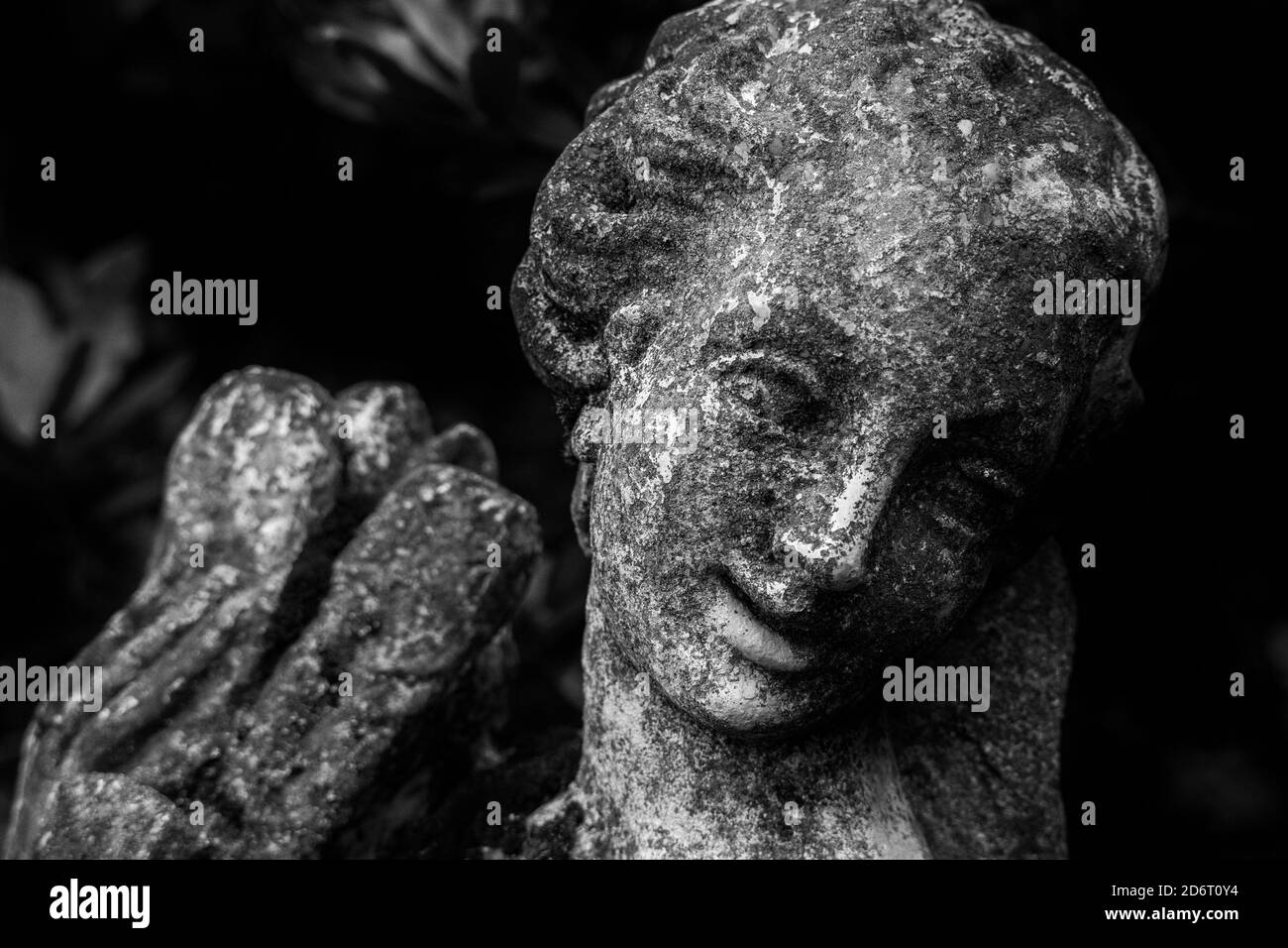 Female classical statue decay hi-res stock photography and images - Alamy
