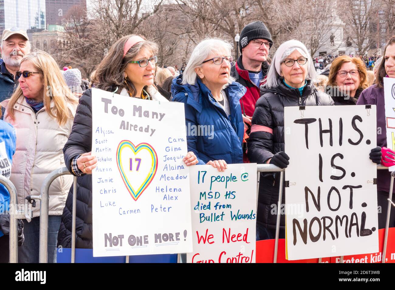 High school student waiting outside hi-res stock photography and images ...