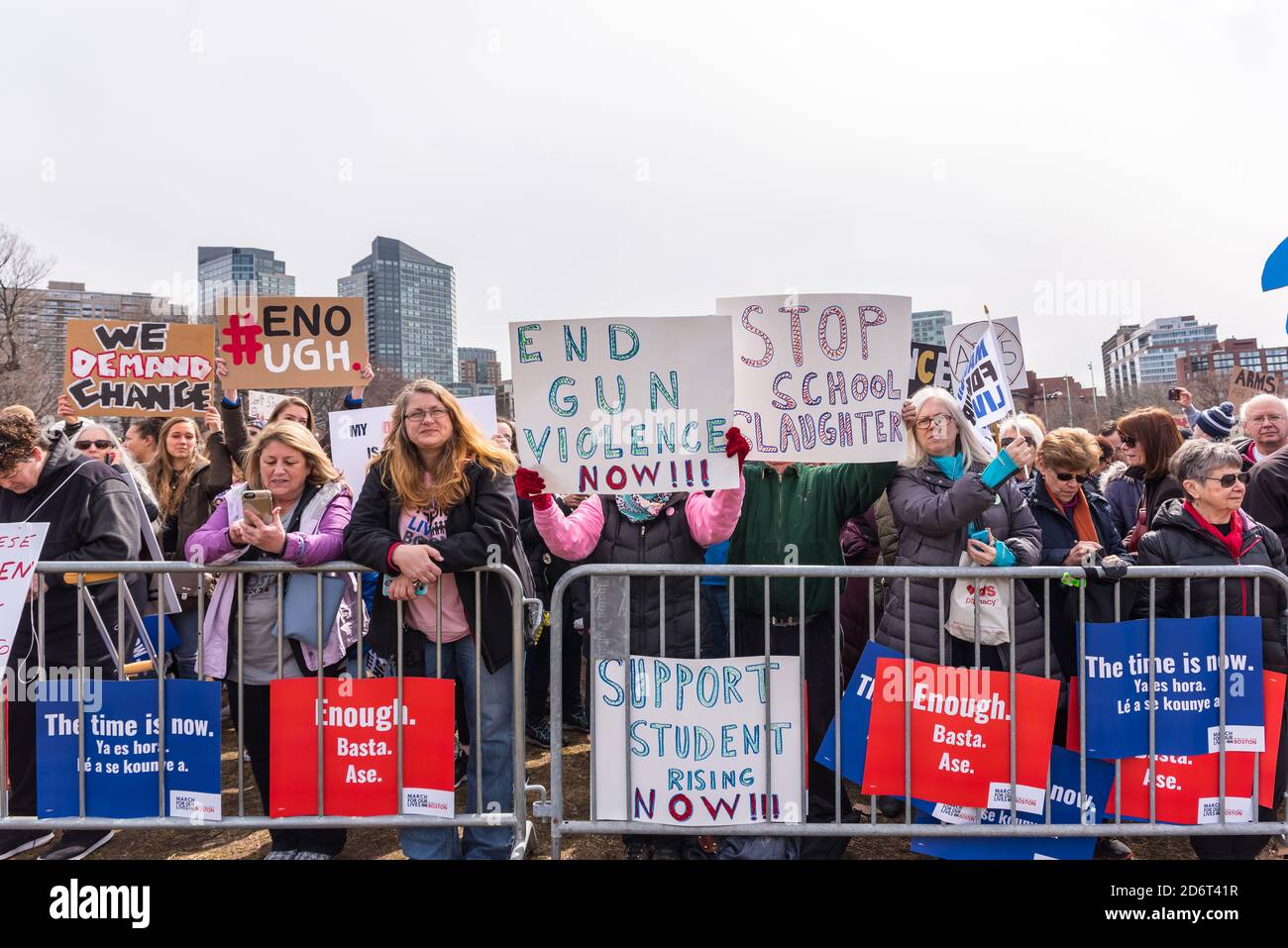 High school student waiting outside hi-res stock photography and images ...