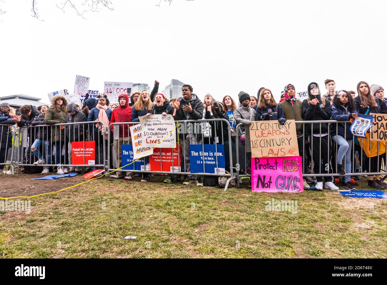 Large audience of school kids hi-res stock photography and images - Alamy