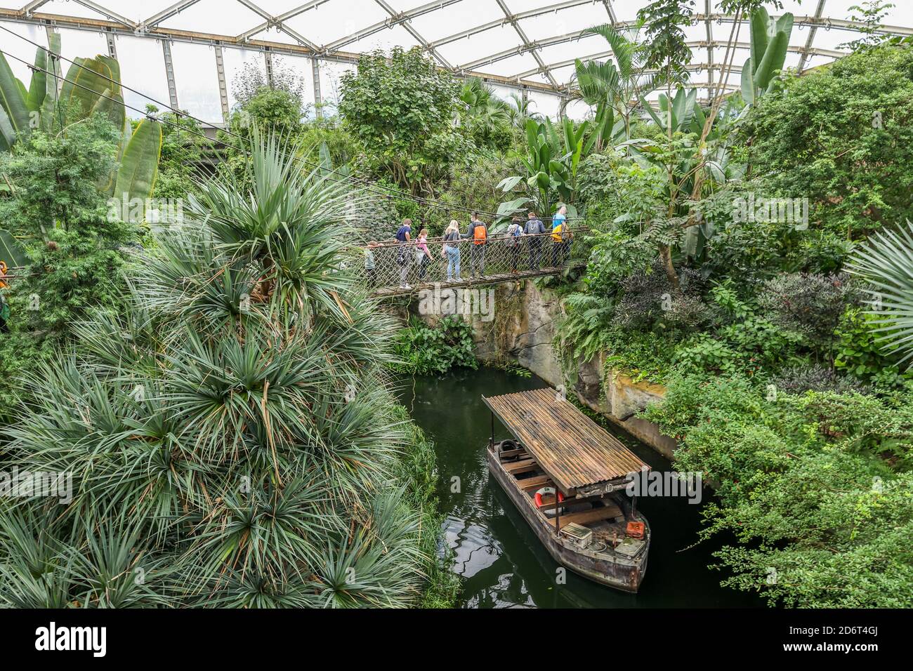 World association of zoos and aquariums hi-res stock photography and ...