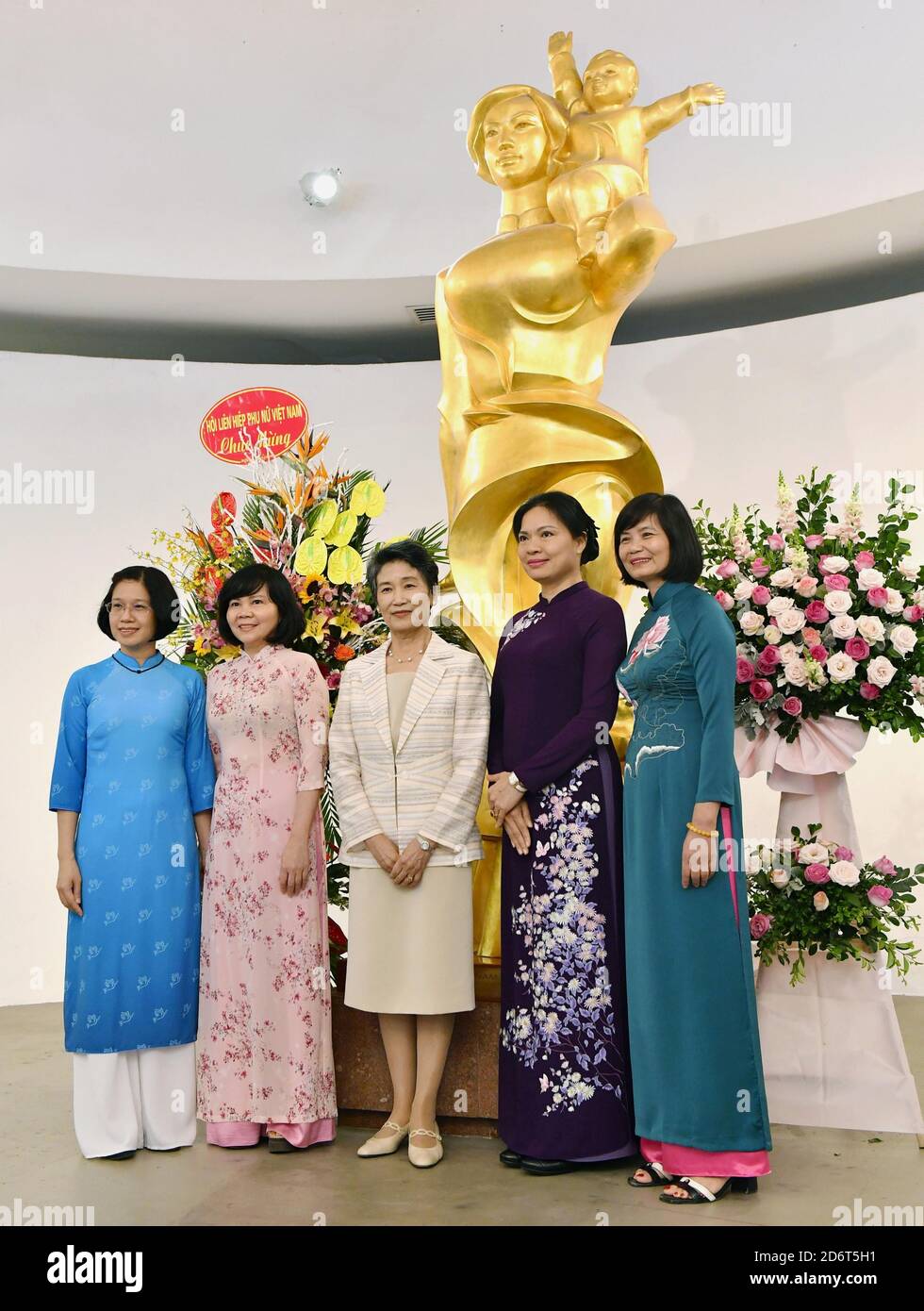 Japanese Prime Minister Yoshihide Suga's wife Mariko (C) poses for a ...