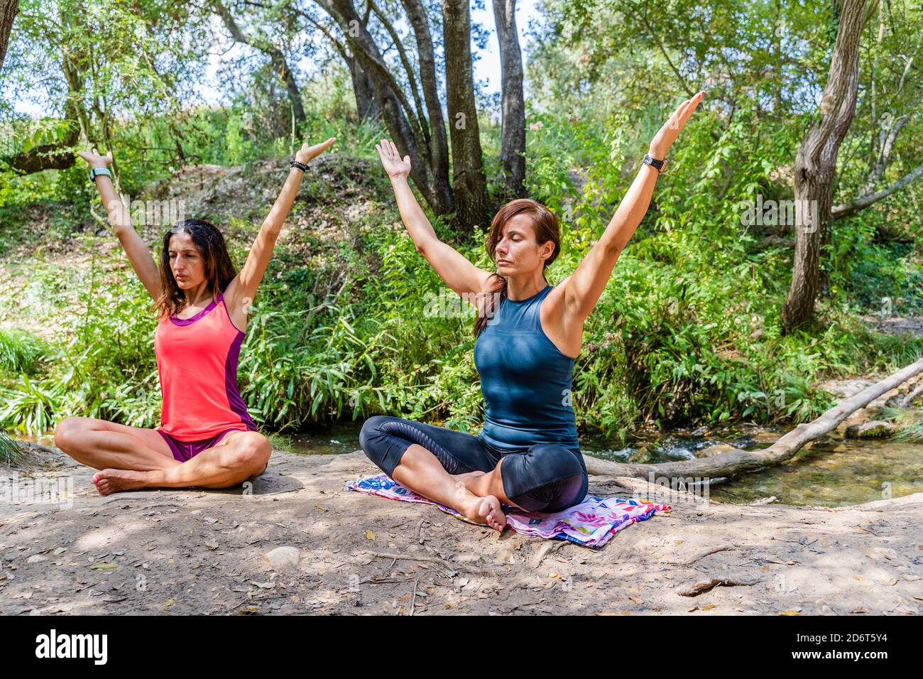 Women crossed legs hi-res stock photography and images - Alamy