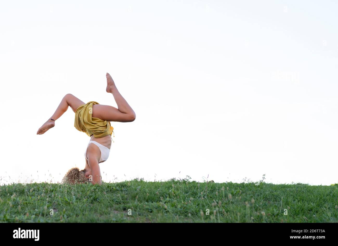 Headstand pose hi-res stock photography and images - Alamy