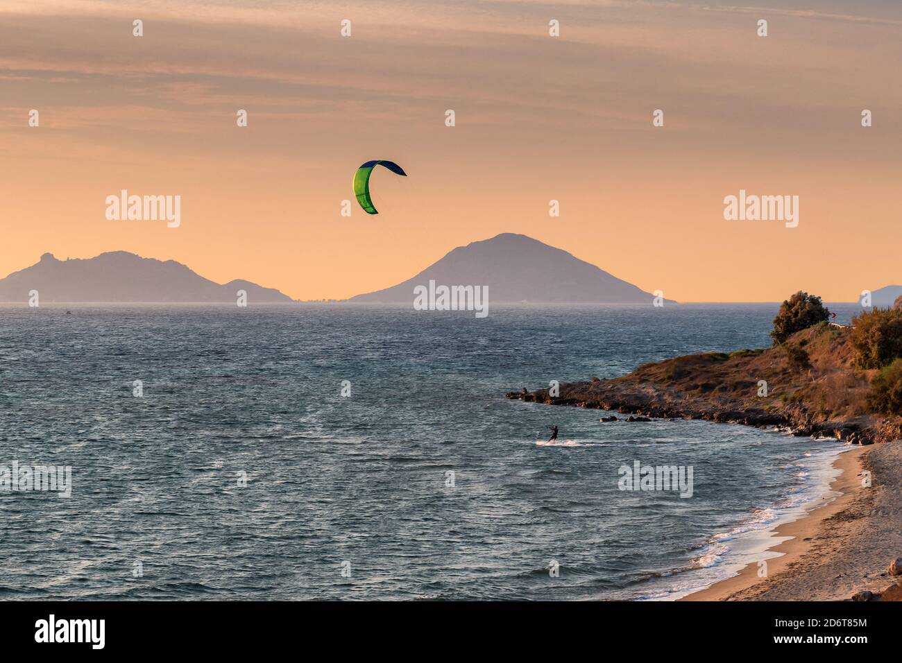 Surfing sunset beach hawaii hi-res stock photography and images - Alamy