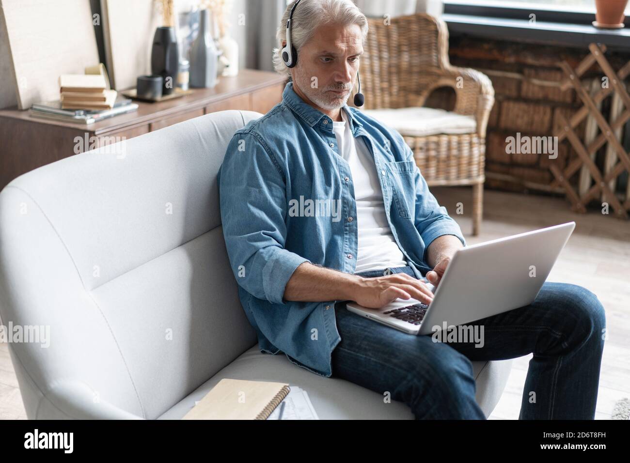 Telemarketer High Resolution Stock Photography and Images - Alamy
