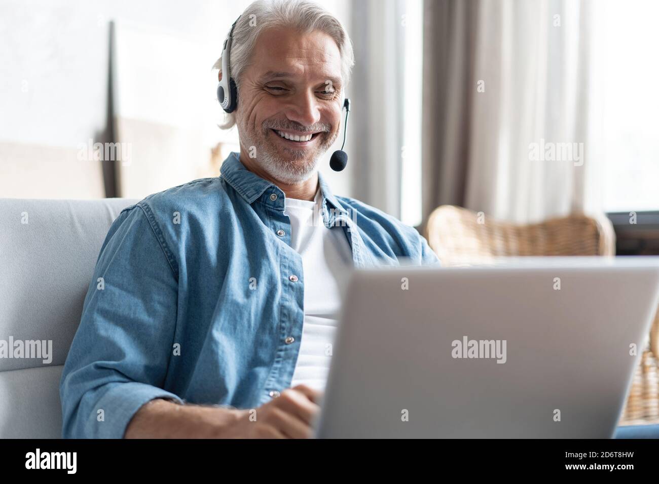 Consult client hi-res stock photography and images - Alamy