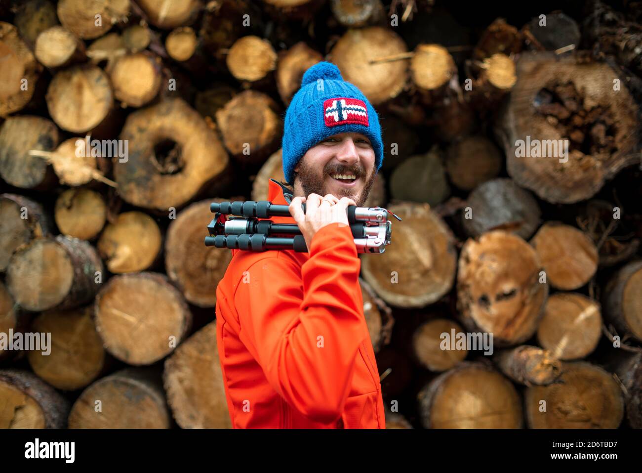 Camera wood tripod hi-res stock photography and images - Alamy