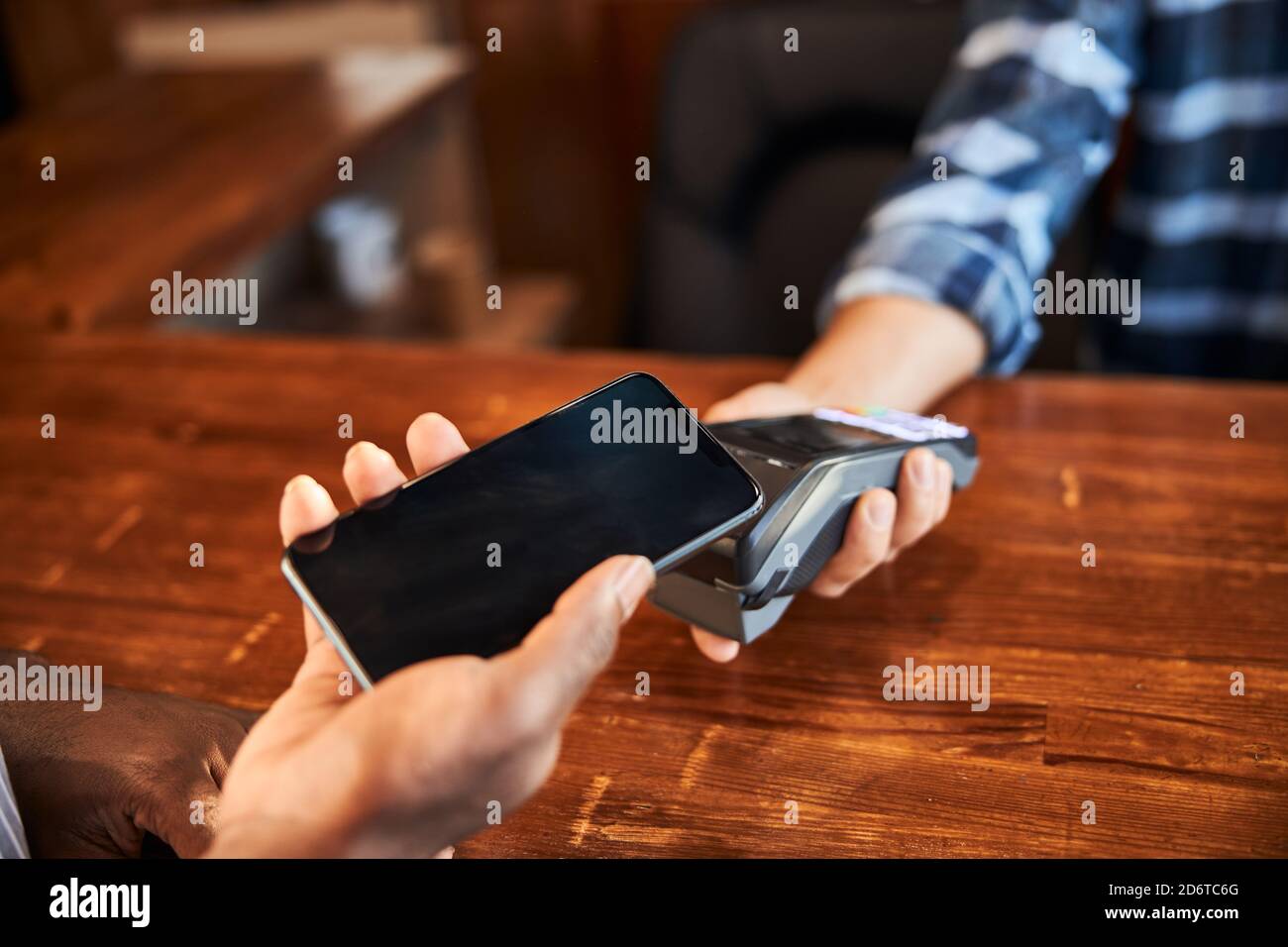 Shopper using contactless payment hi-res stock photography and images ...