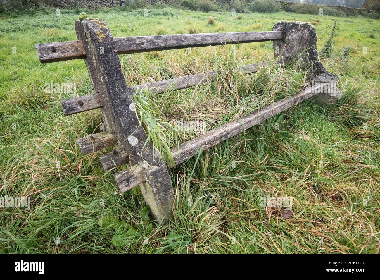 Hellifield peel green bench hi-res stock photography and images - Alamy