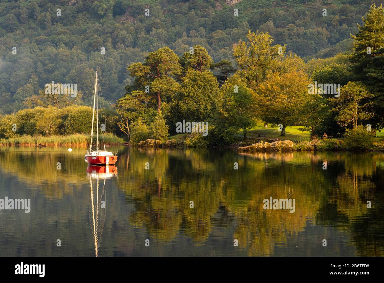 Early morning on Lake Windermere at Waterhead Ambleside, Lake District ...