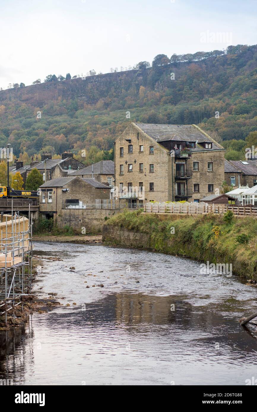 The River Calder runs through Mytholmroyd , Calderdale, West Yorkshire ...