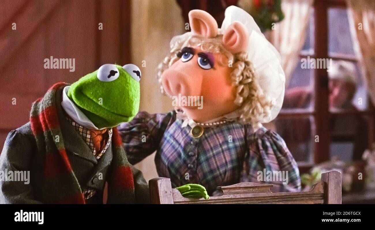 USA. Kermit the Frog and Miss Piggy in a scene from the ©Buena Vista ...