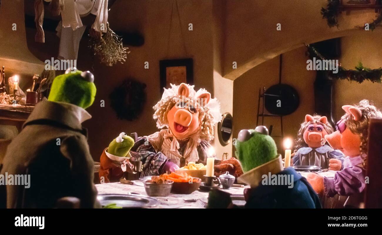 USA. Kermit the Frog and Miss Piggy in a scene from the ©Buena Vista ...