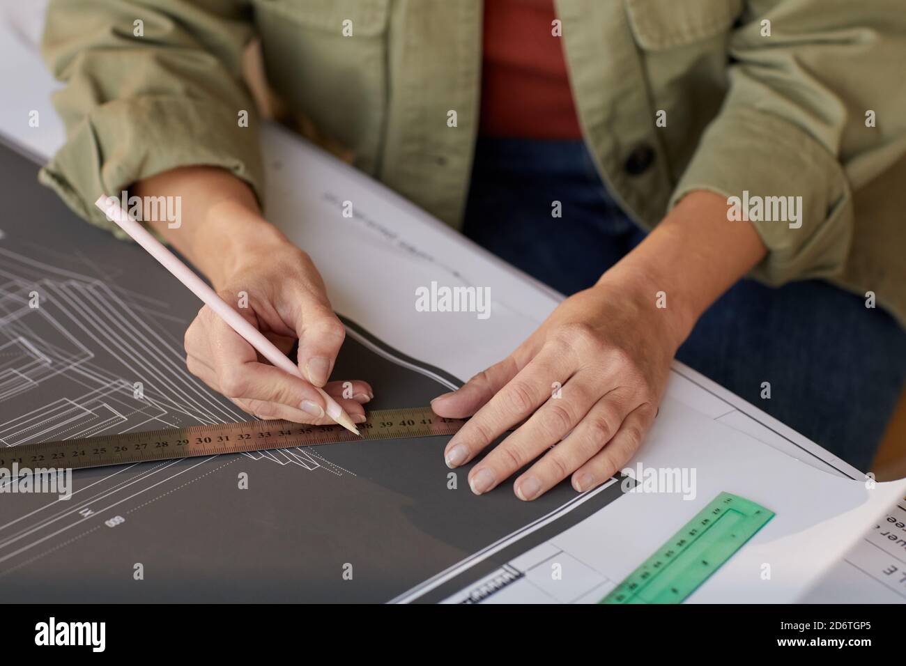 Engineers working blueprints hi-res stock photography and images - Alamy