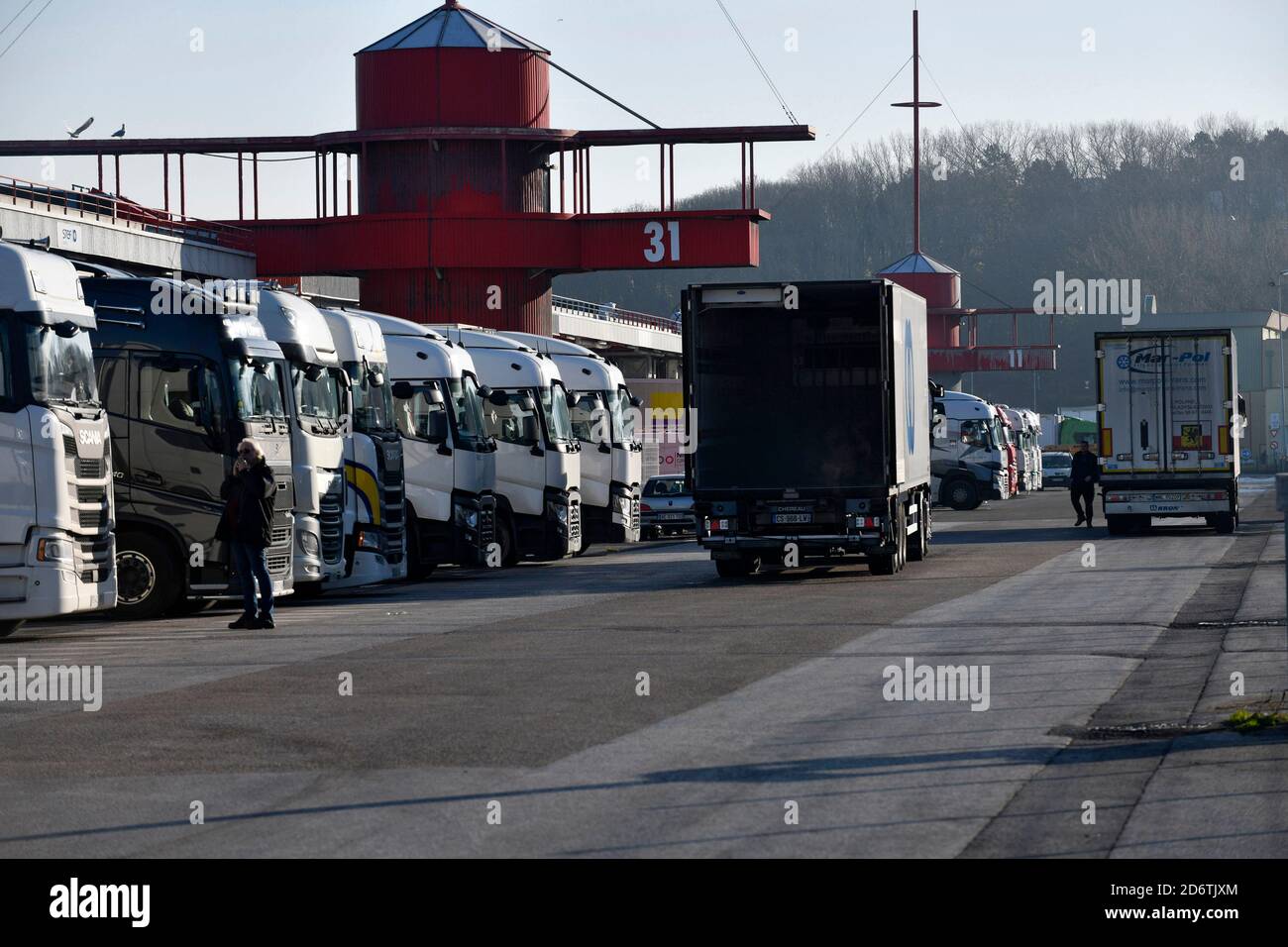 Trucks lorry lorries dock port hi-res stock photography and images - Alamy