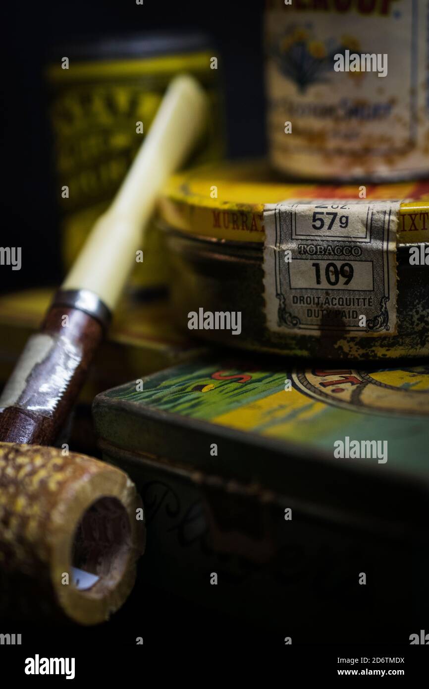 An antique pipe and tobacco tin Stock Photo - Alamy