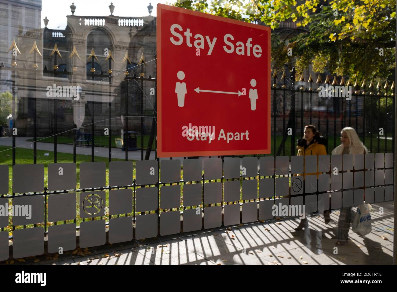 Stay safe sign hi-res stock photography and images - Alamy