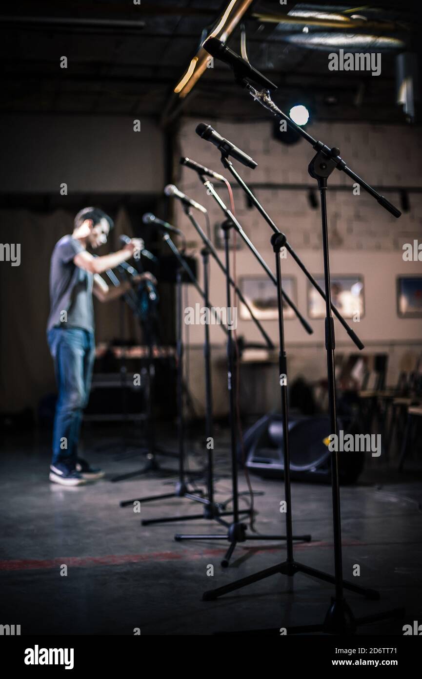 Stage scene technician hi-res stock photography and images - Alamy