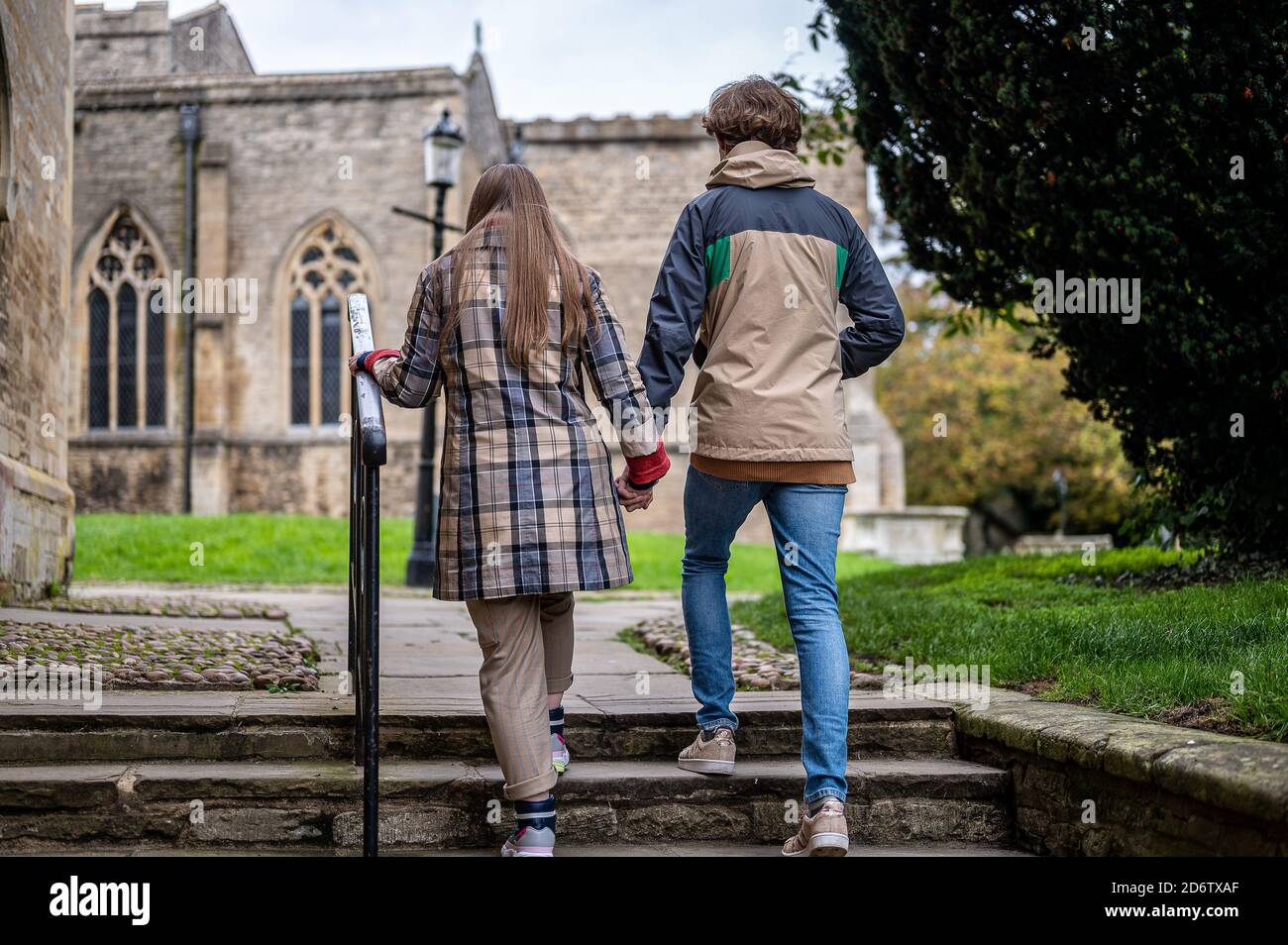 Couple walking hand in hand hi-res stock photography and images - Alamy