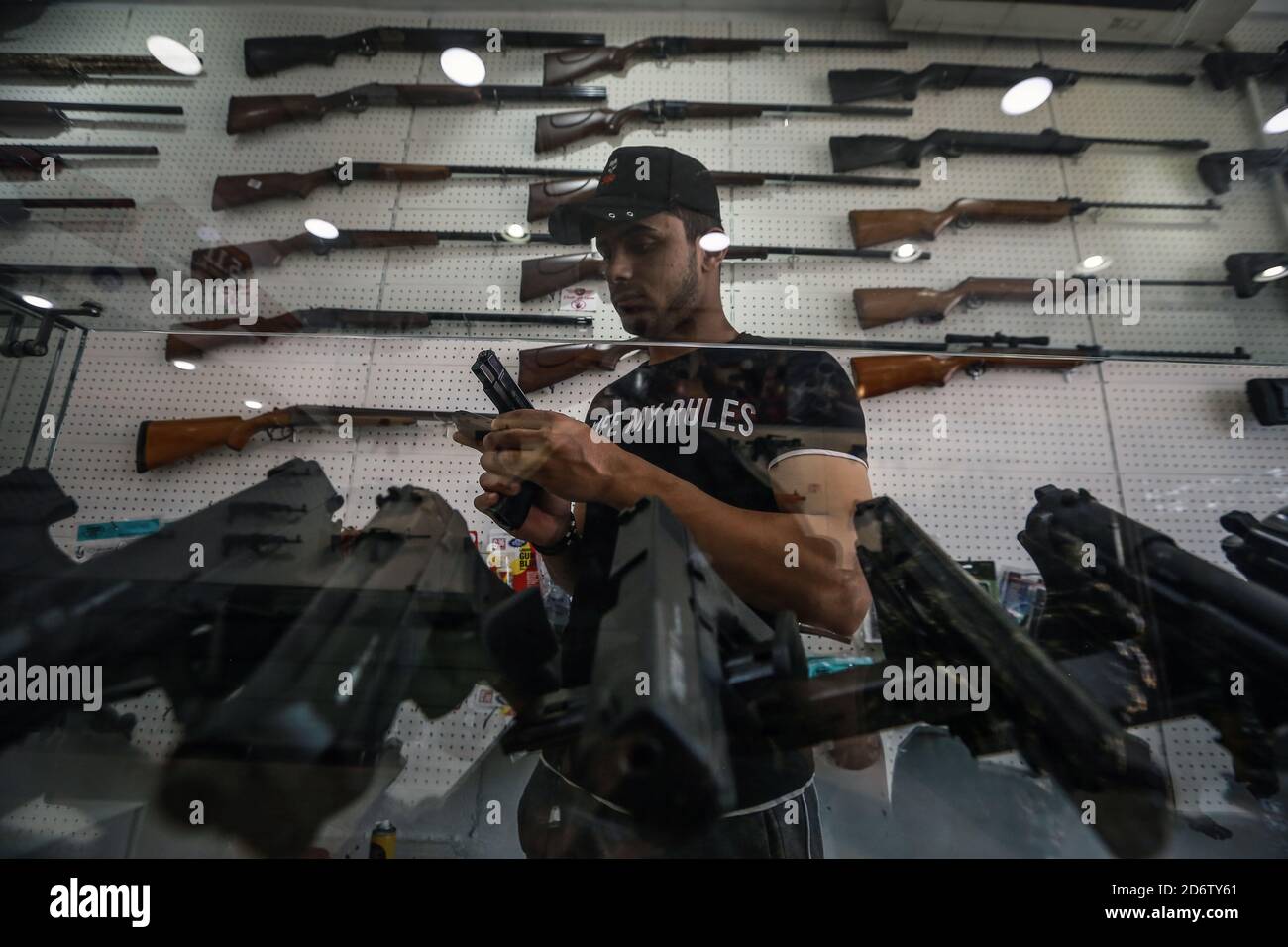 Firearms dealer hi-res stock photography and images - Alamy