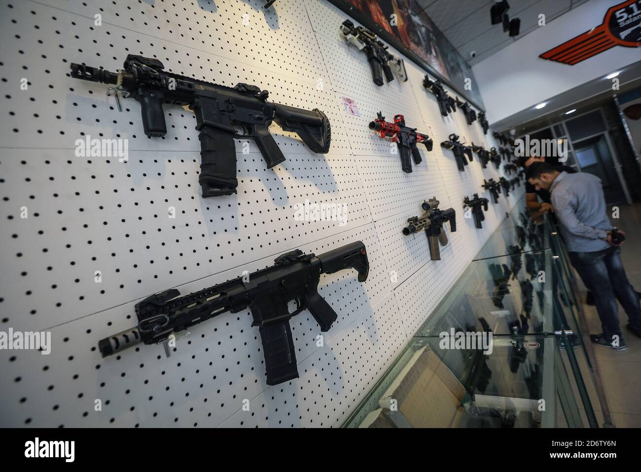 Firearms dealer hi-res stock photography and images - Alamy
