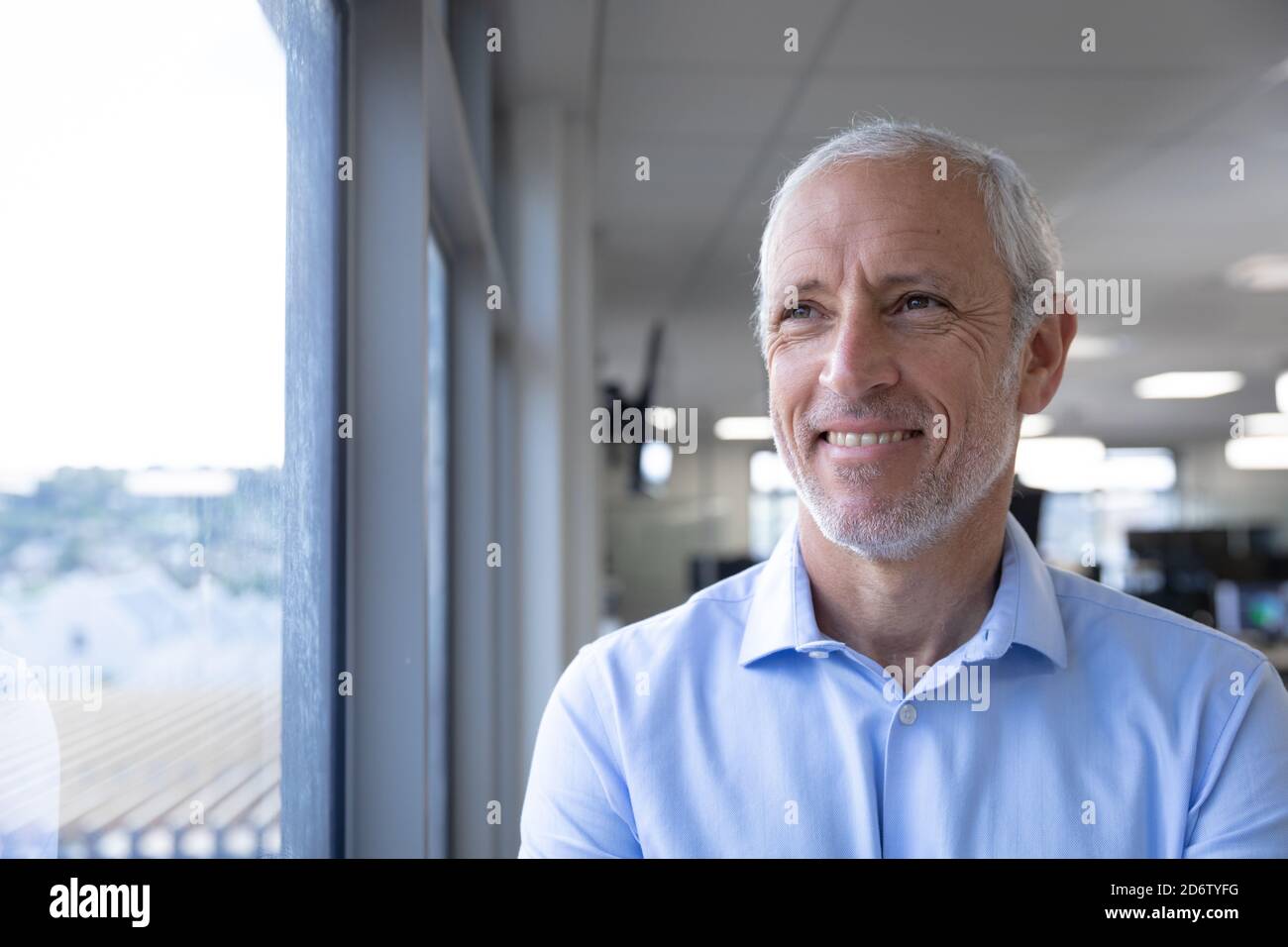 Office through window hi-res stock photography and images - Alamy