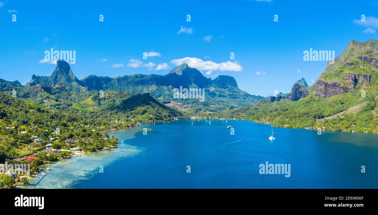Cook's Bay, Moorea, French Polynesia Stock Photo - Alamy
