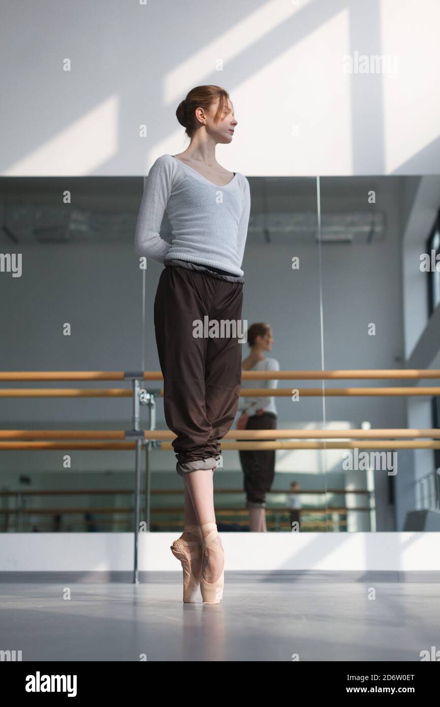 elegance woman, professional ballerina standing on pointe shoes in ...